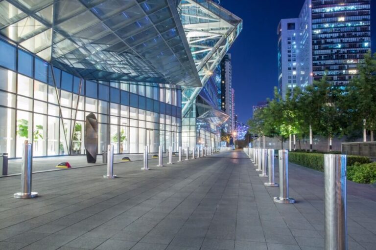 Effective Crowd Control: Choosing the Right Stanchions